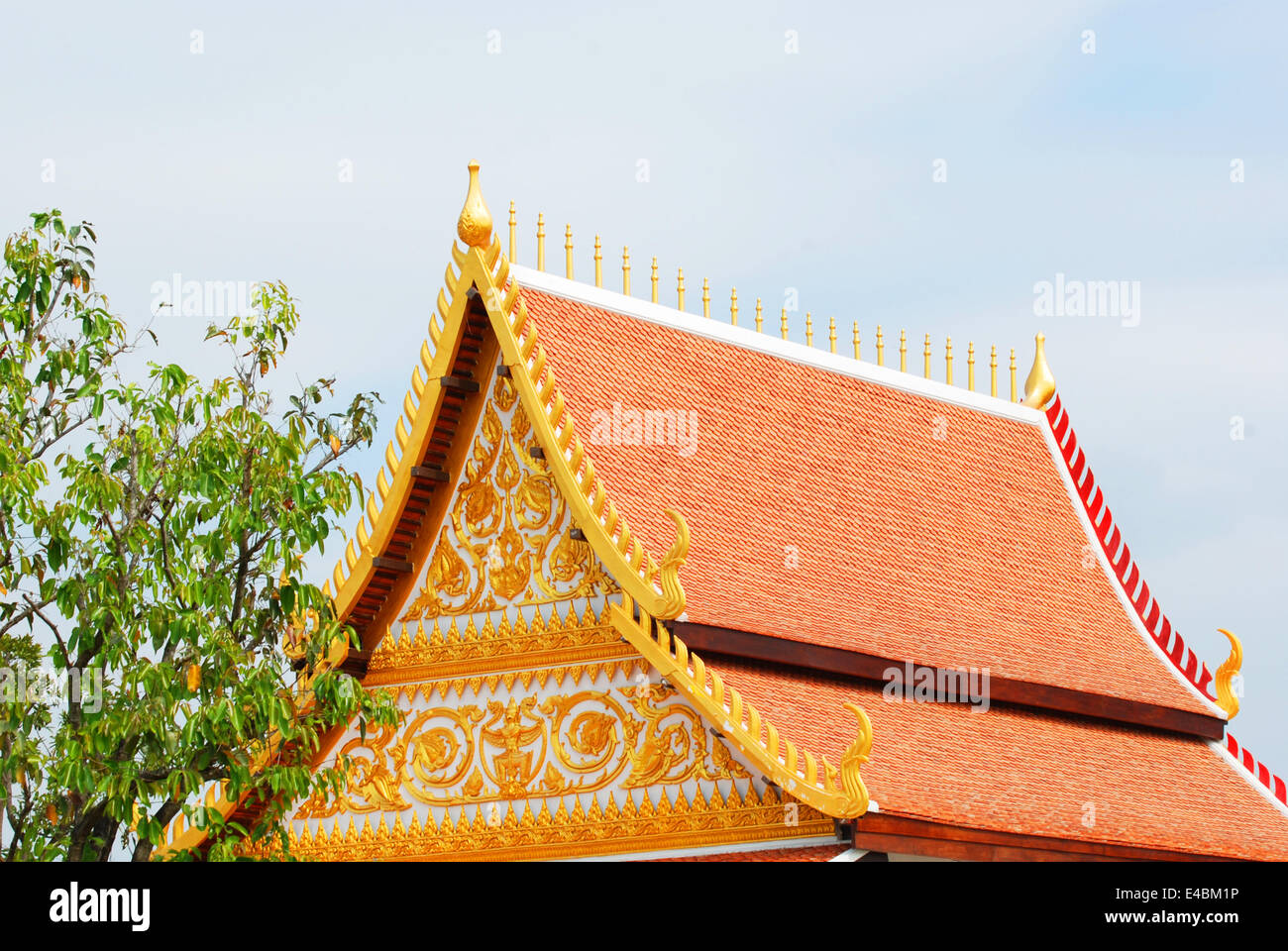 Khmer roof hi-res stock photography and images - Alamy