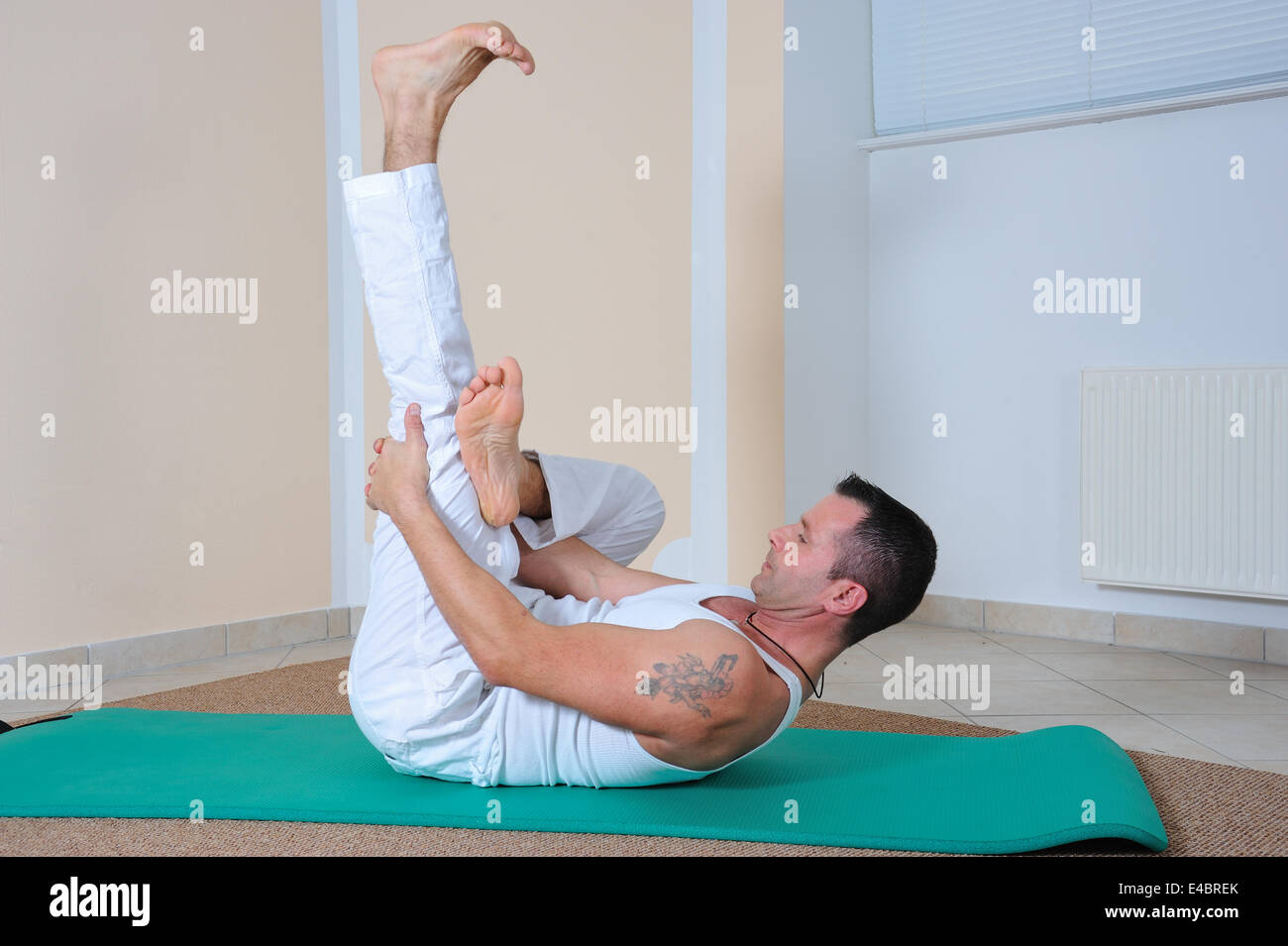 Fitness trainer mann hi-res stock photography and images - Alamy