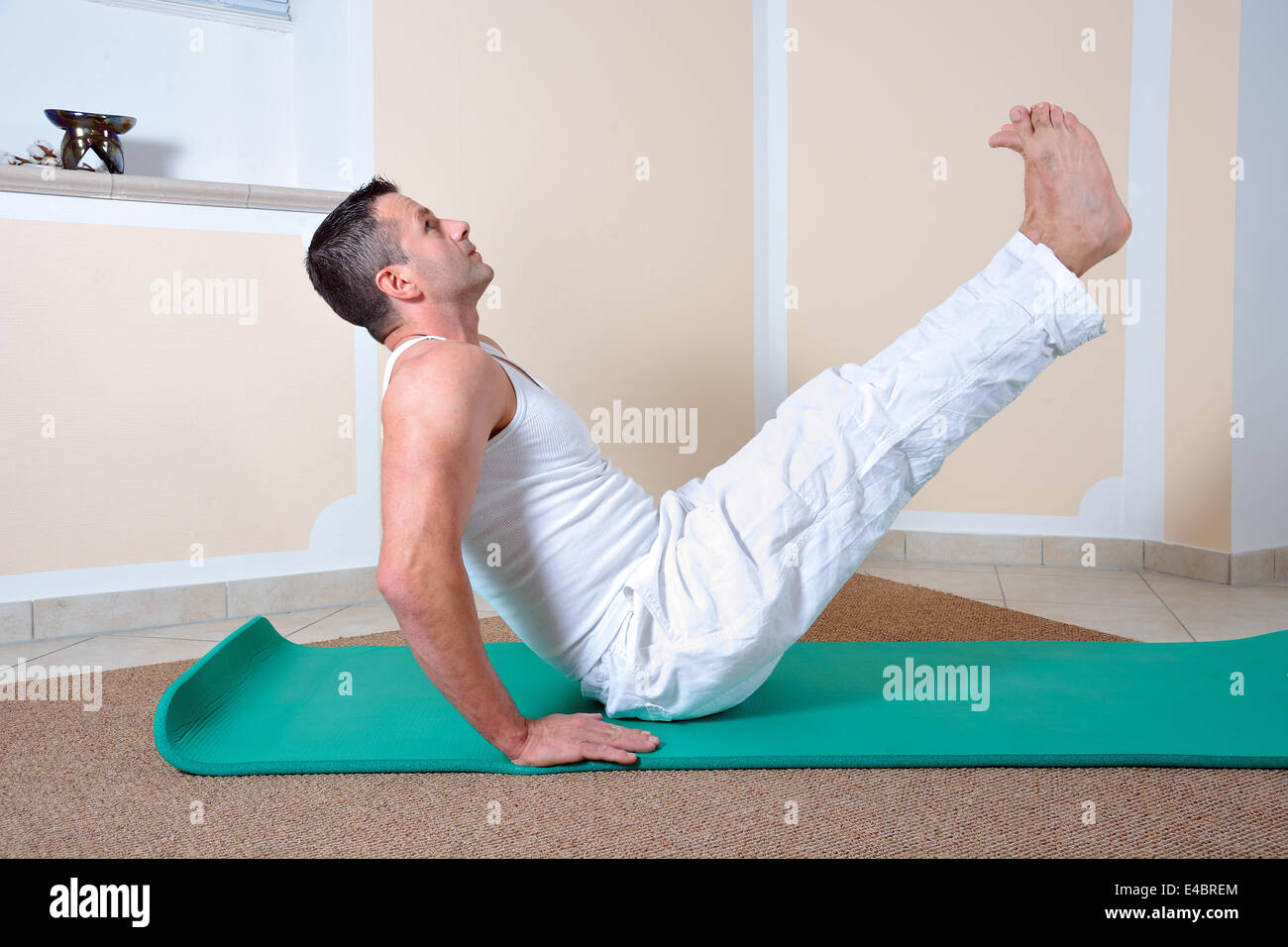 Fitnesstrainer hi-res stock photography and images - Alamy