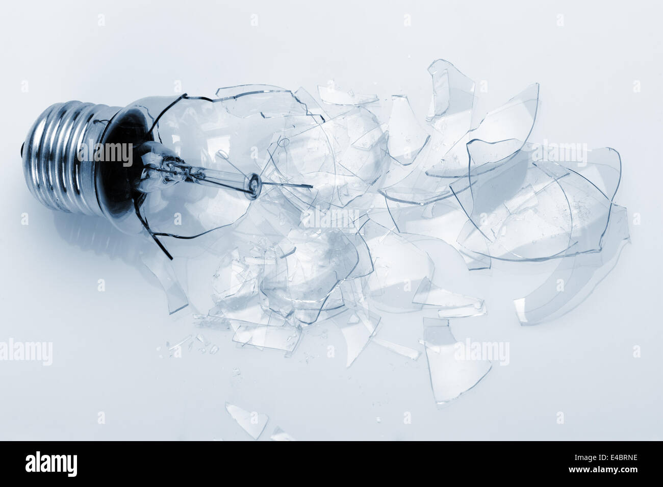 The broken bulb Stock Photo - Alamy