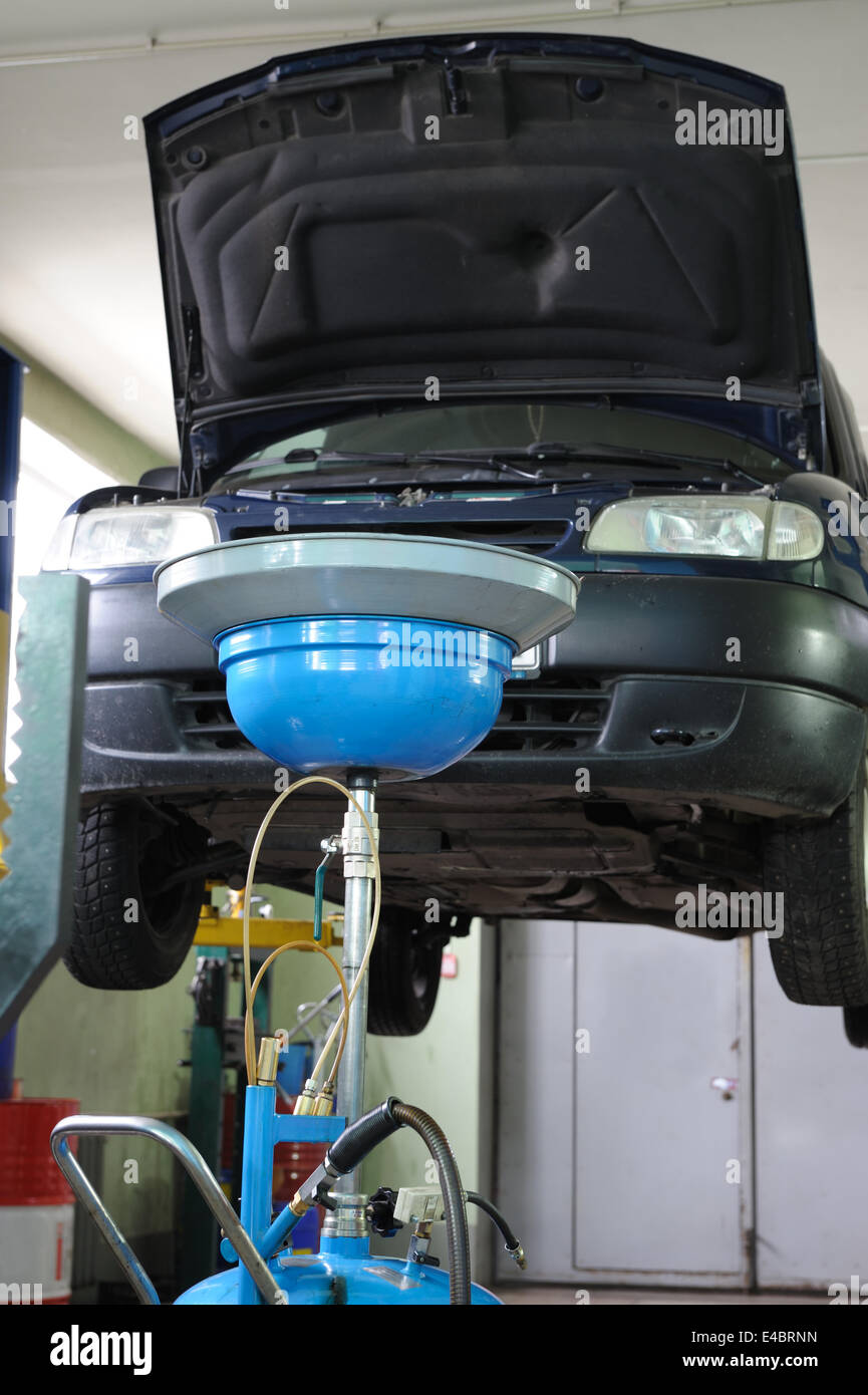 Car service hi-res stock photography and images - Alamy