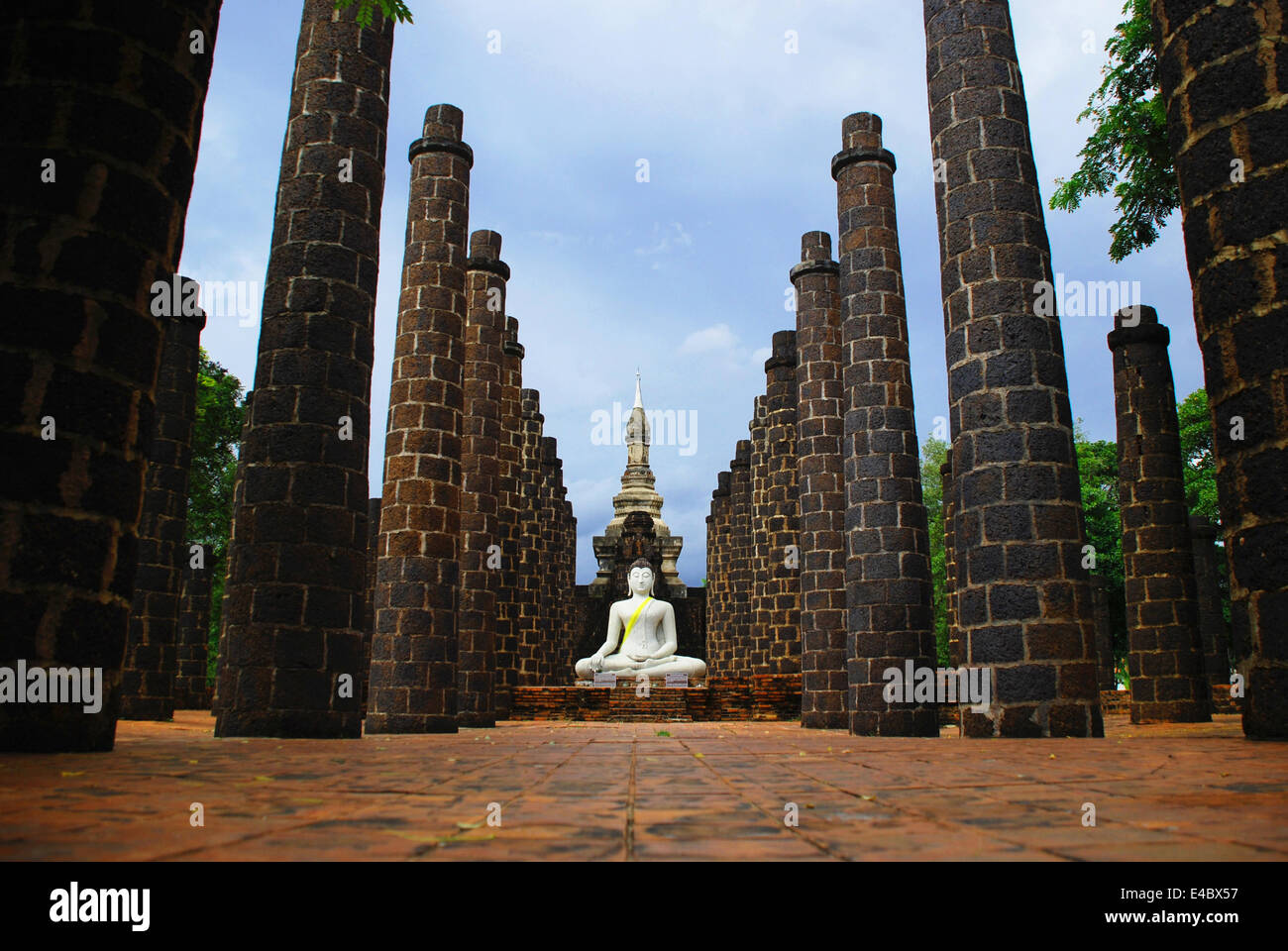 The white Buddha Statue Stock Photo - Alamy