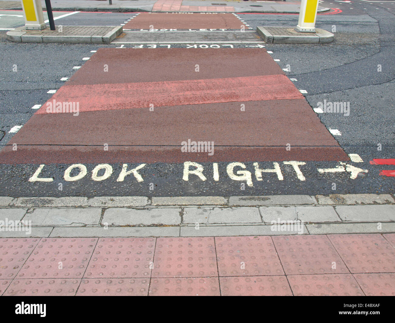 Look Right sign Stock Photo - Alamy