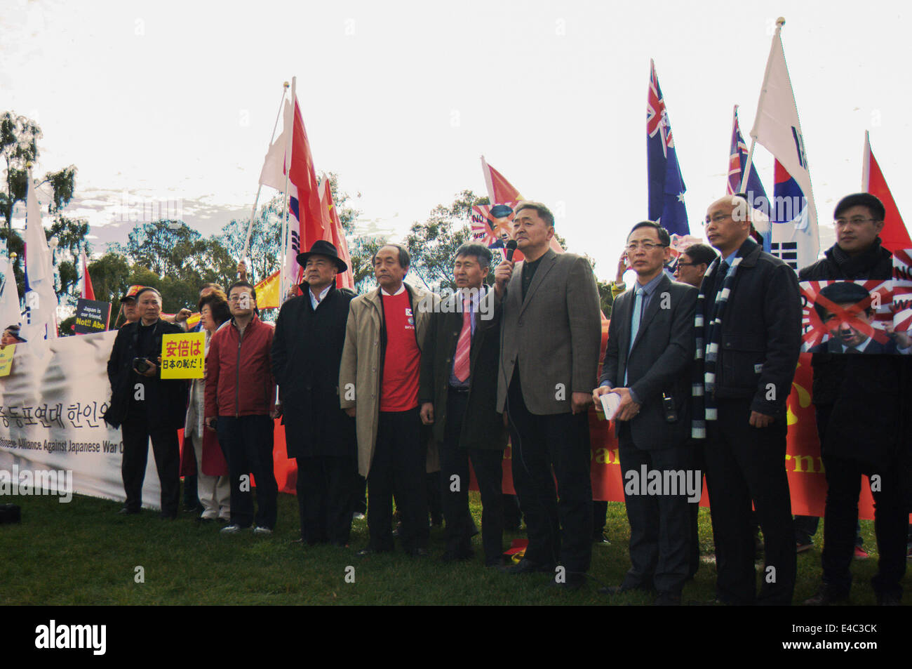 Protest parliament house canberra hi-res stock photography and images ...