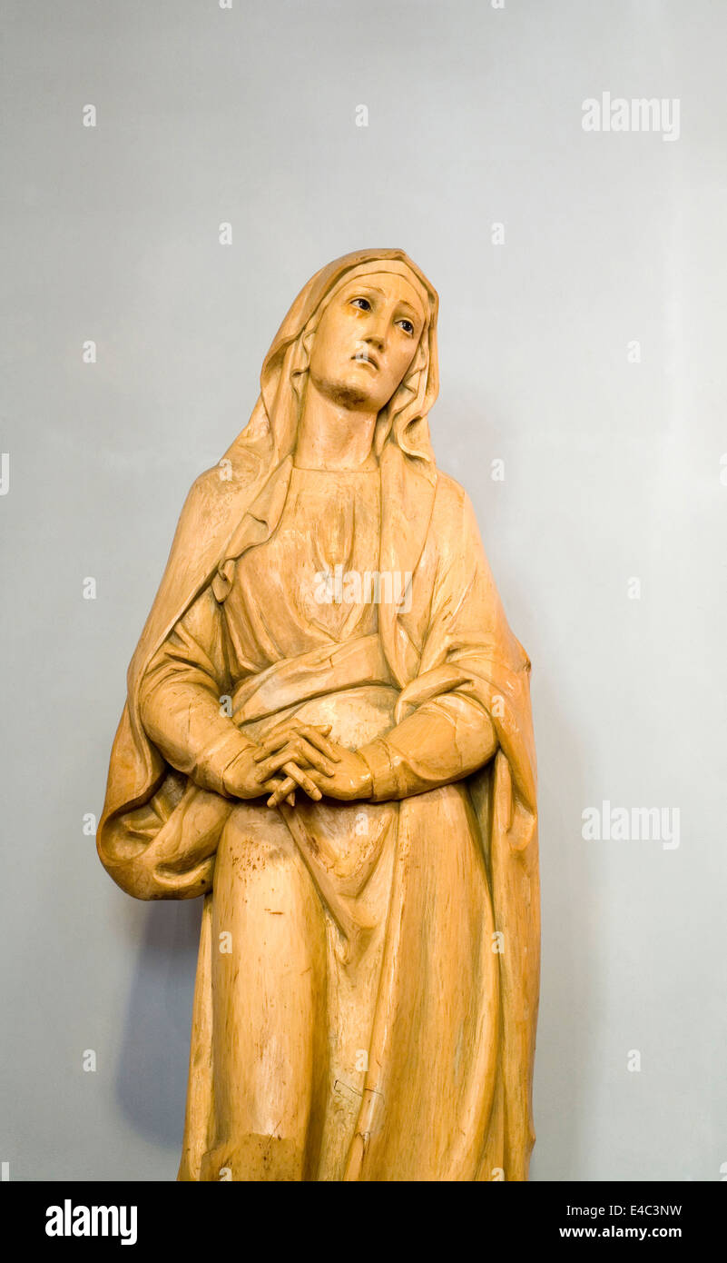 Varnished statue of Mary with life like eyes Stock Photo - Alamy