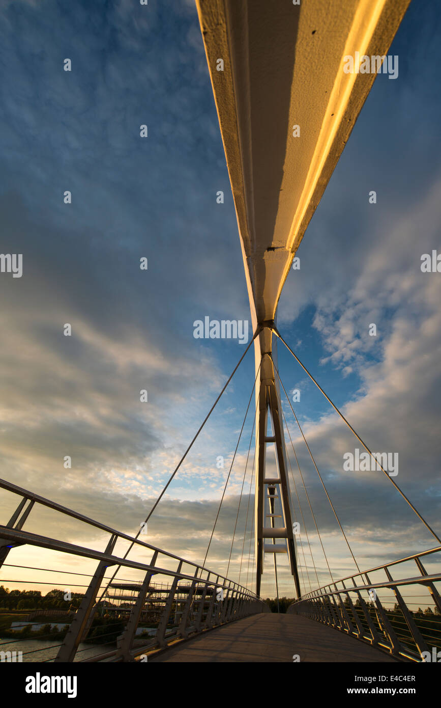 The infinity bridge pedestrian bridge hi-res stock photography and ...