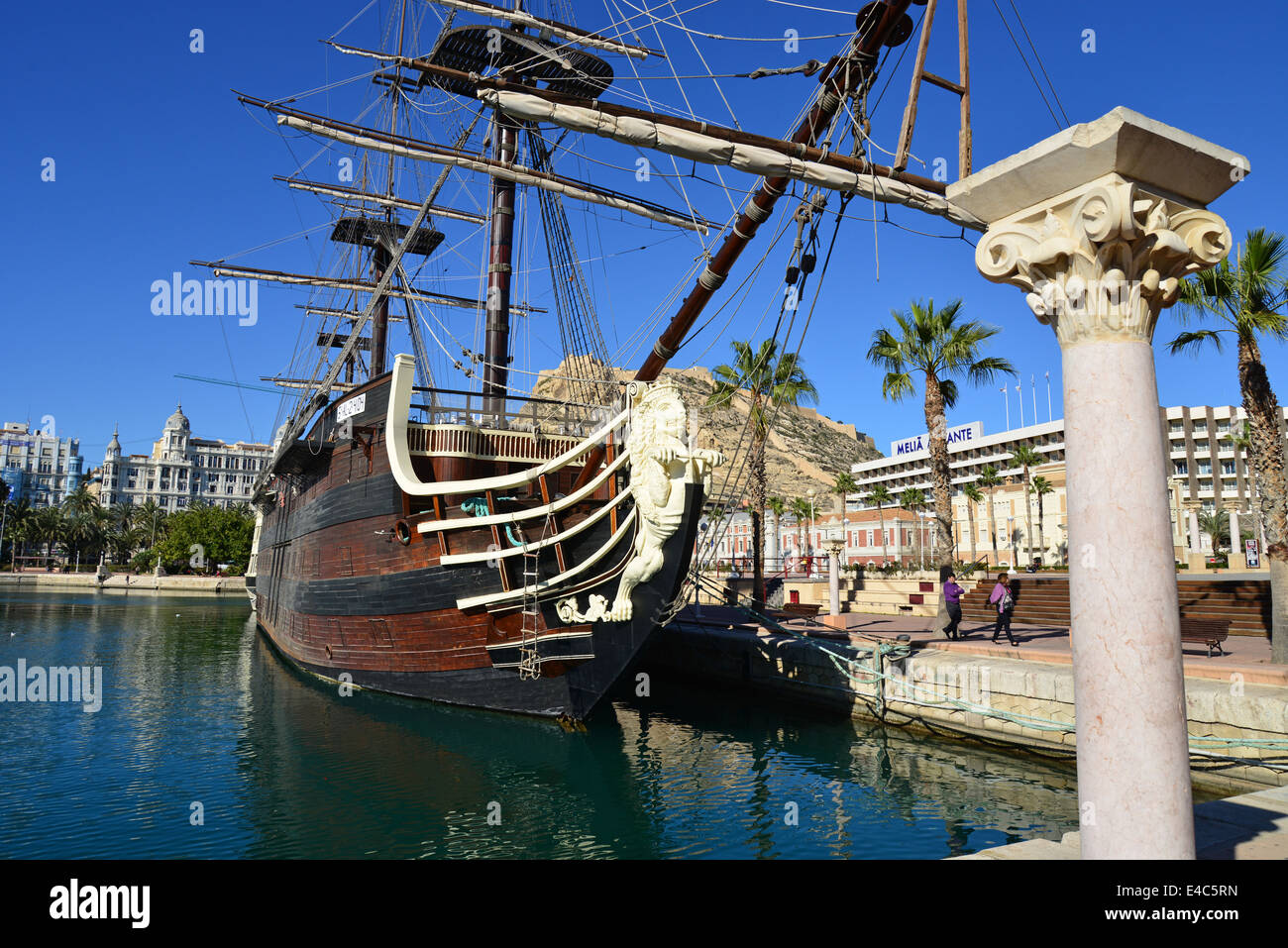 Spanish galleon hi-res stock photography and images - Alamy