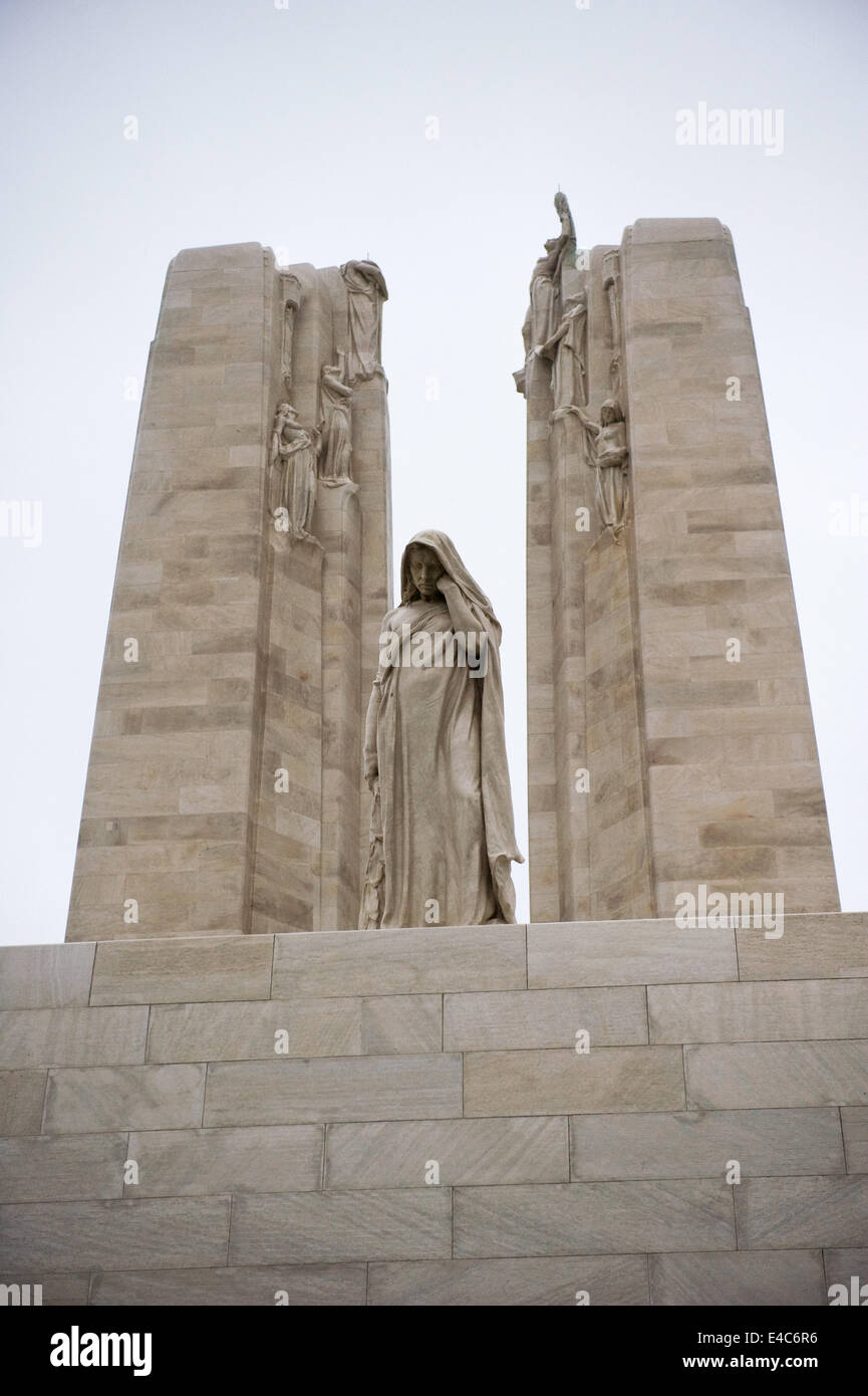 Weeping mother statue hi-res stock photography and images - Alamy