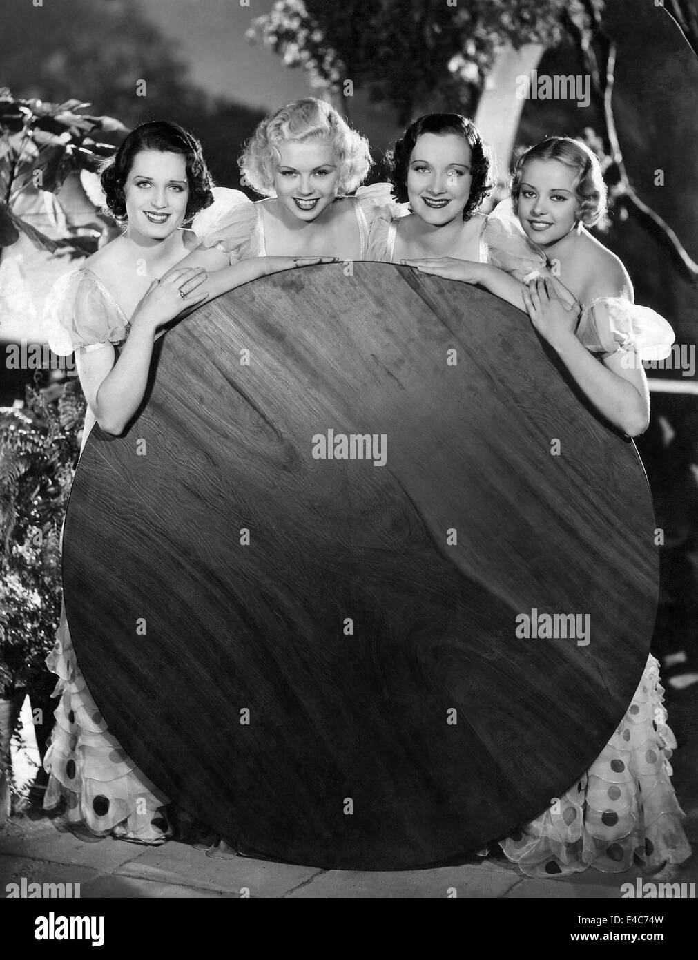 Chorus girls hi-res stock photography and images - Alamy