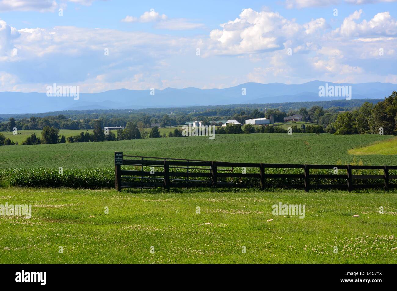 Virginia landscape of farm and mountains Stock Photo - Alamy