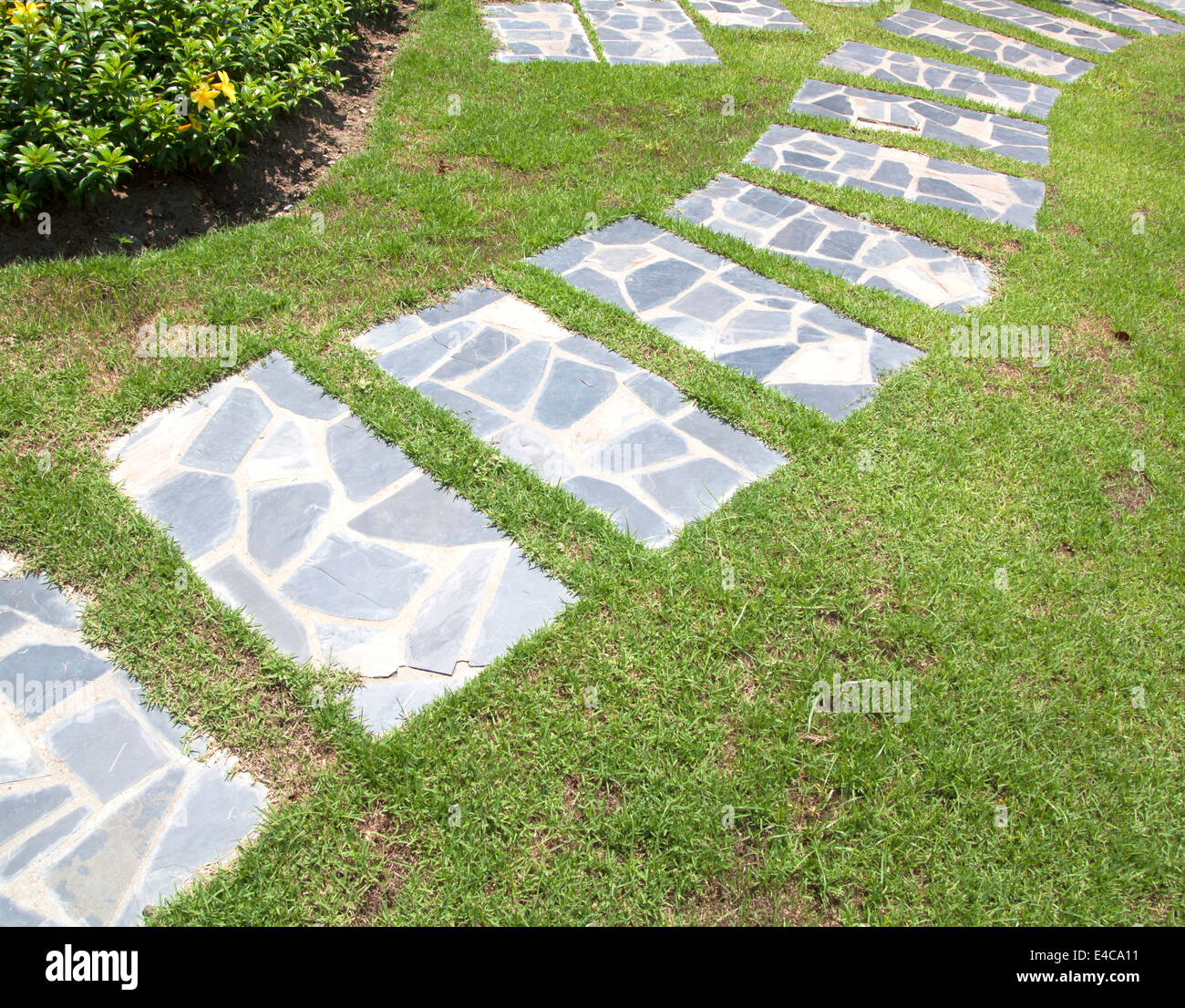 Stone walkway winding in garden flower lawn Stock Photo - Alamy