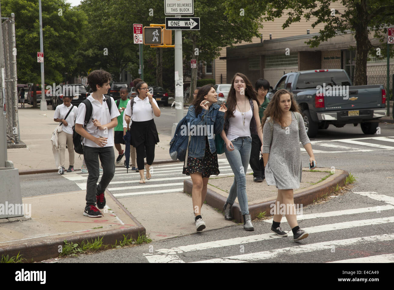 School children walking home hi-res stock photography and images - Alamy