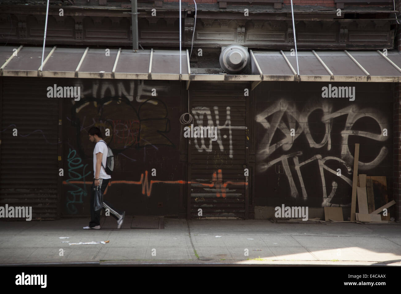 Rundown neighborhood hi-res stock photography and images - Alamy