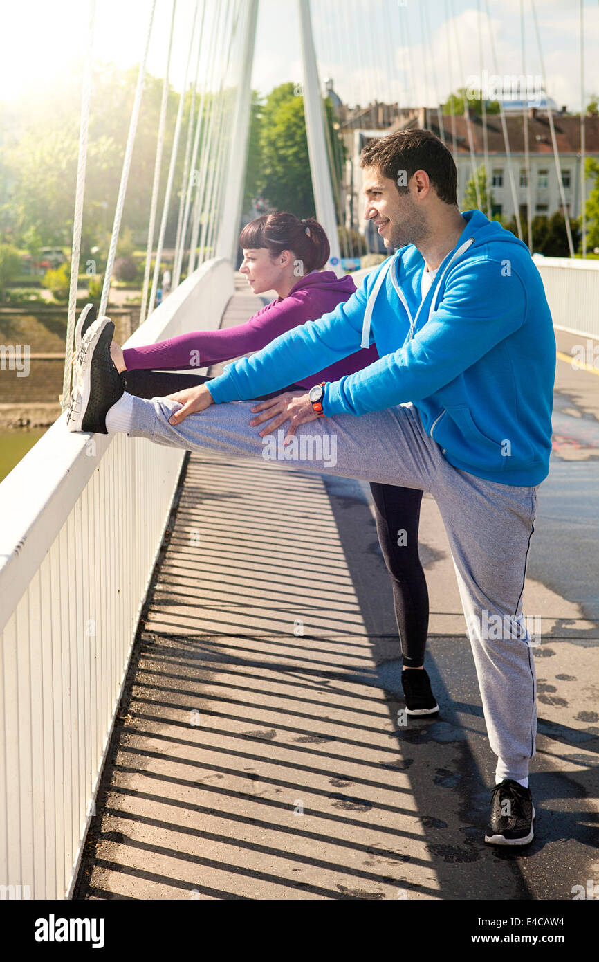 Sports bridge couple stretching hi-res stock photography and images - Alamy