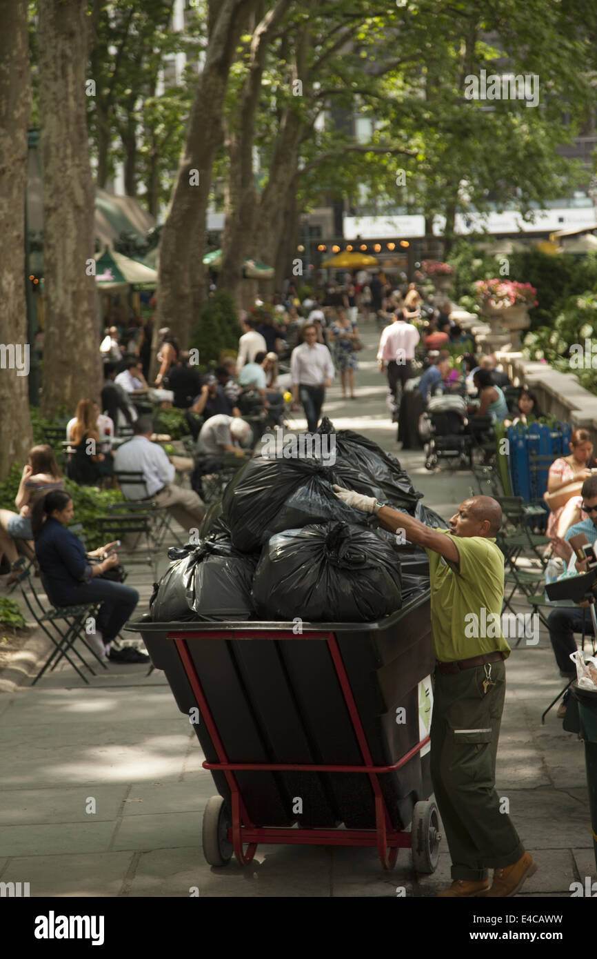 Garbage collector nyc hi-res stock photography and images - Alamy