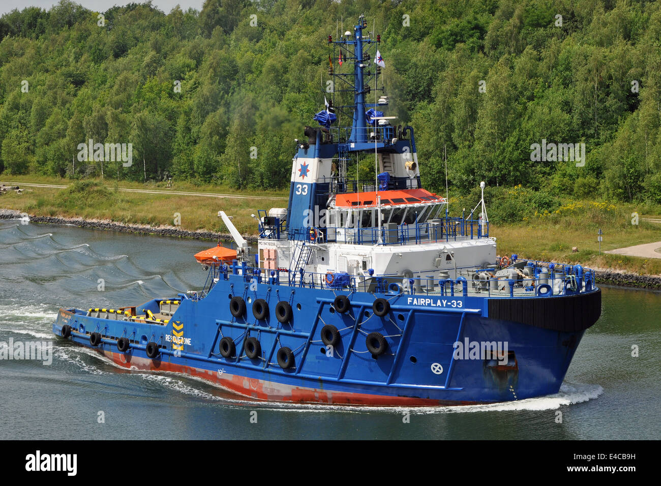 Offshore tug Fairplay-33 passing the Kiel-Canal Stock Photo - Alamy
