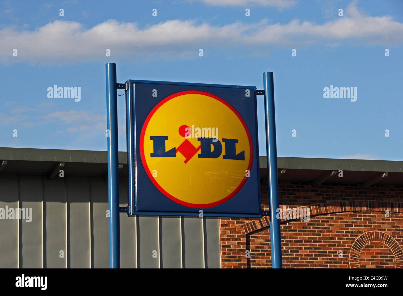 Lidl supermarket logo hi-res stock photography and images - Alamy