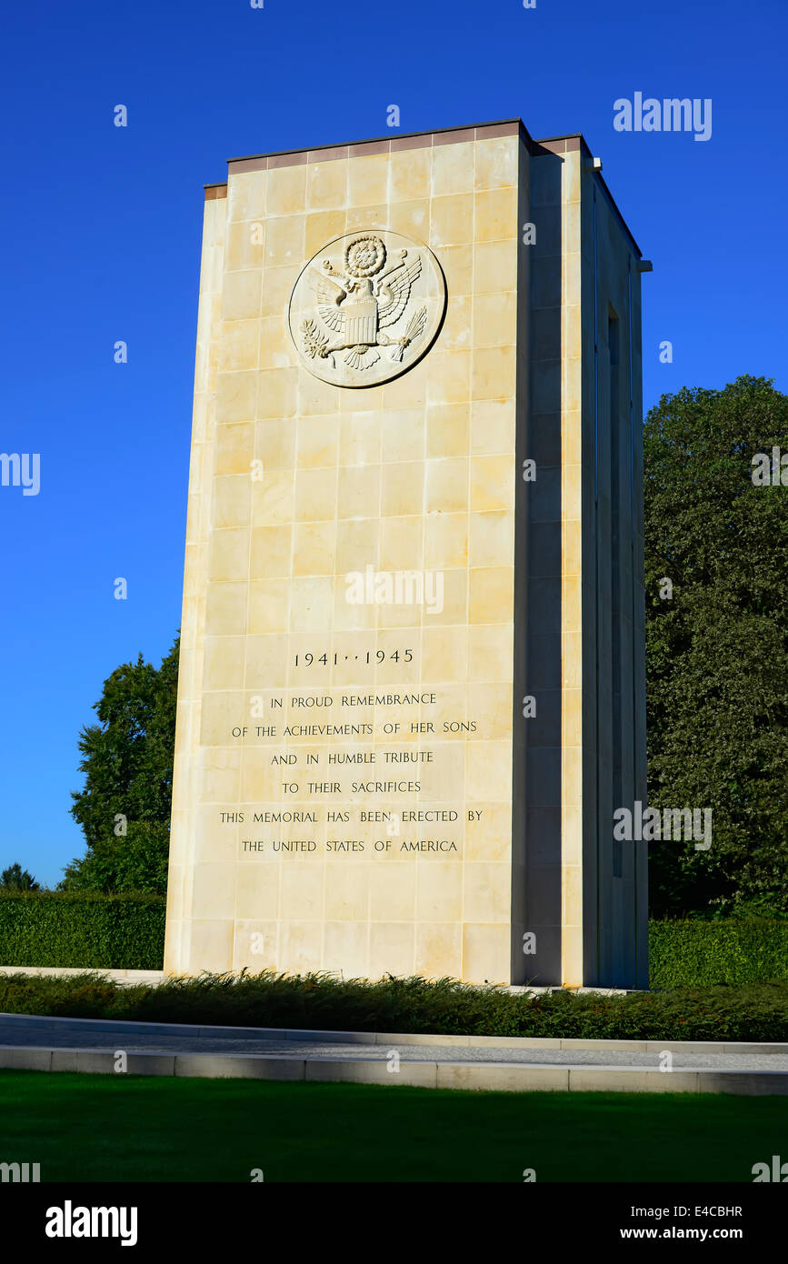 White crosses at wwii cemetery hi-res stock photography and images - Alamy