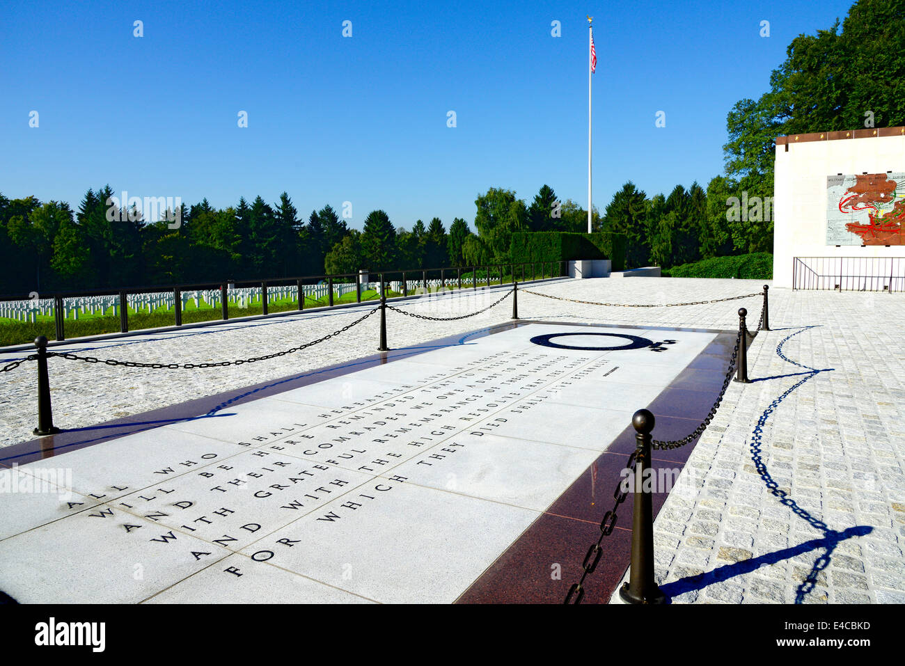 White crosses at wwii cemetery hi-res stock photography and images - Alamy