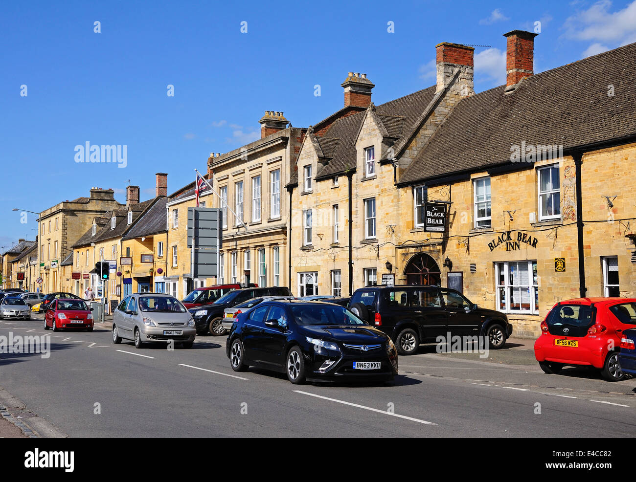 View along the High Street including the Black Bear Inn, Moreton-in ...