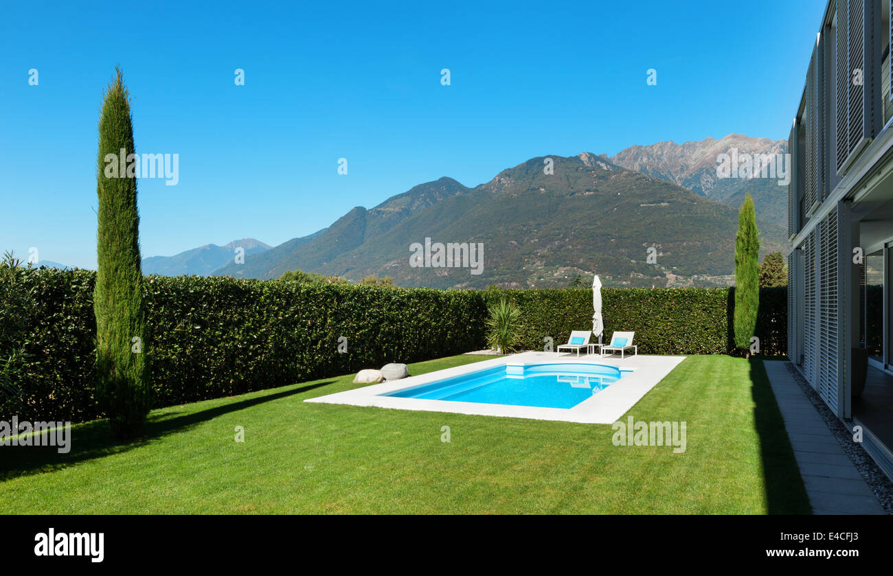 Empty swimming pool garden hi-res stock photography and images - Alamy