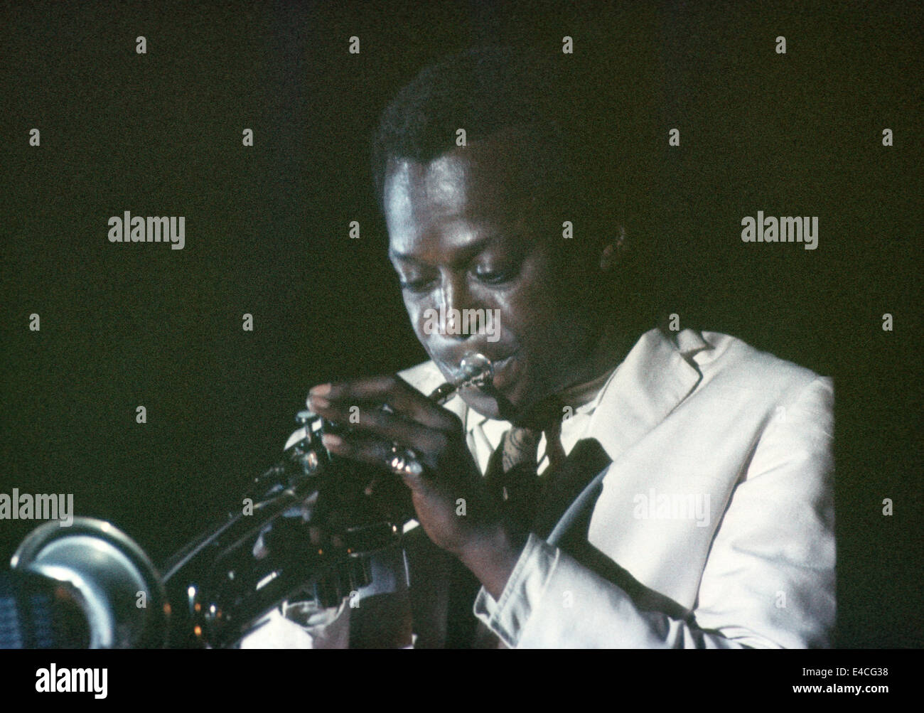 MILES DAVIS (1926-1991) American jazz musician about 1960 Stock Photo ...