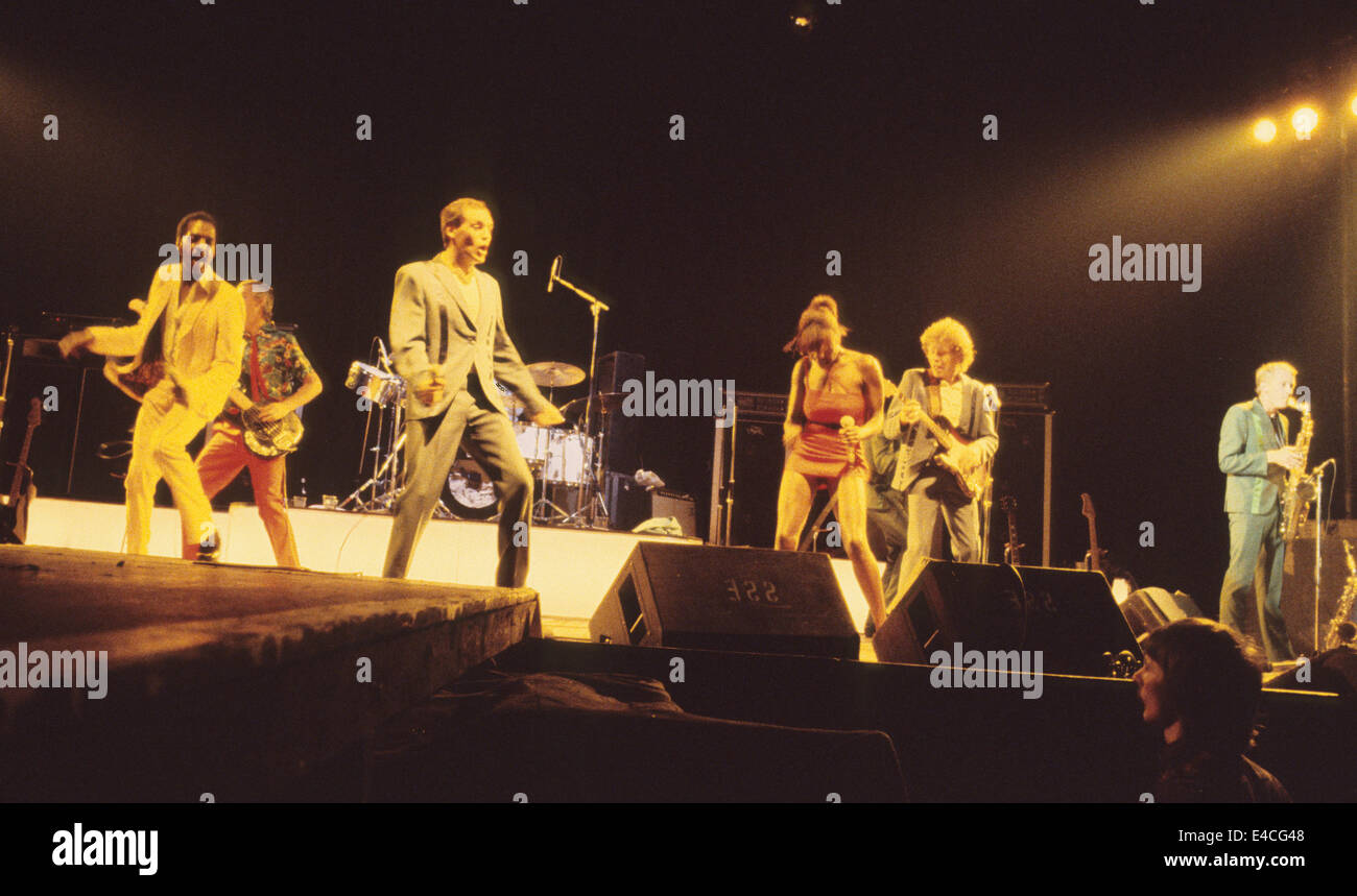 Darts band hi-res stock photography and images - Alamy