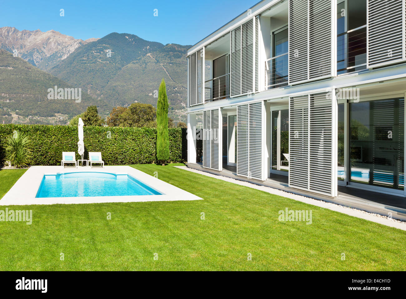 Modern villa with pool, view from the garden Stock Photo - Alamy