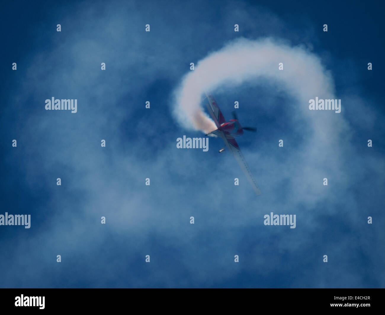 Flying white aerobatic plane hi-res stock photography and images - Alamy