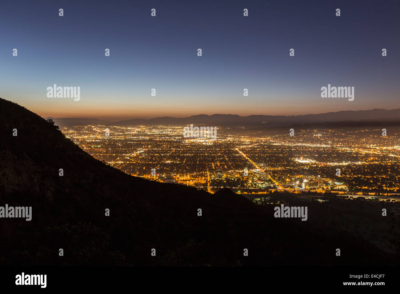 Night view of Burbank and North Hollywood in Los Angeles's San Fernando ...