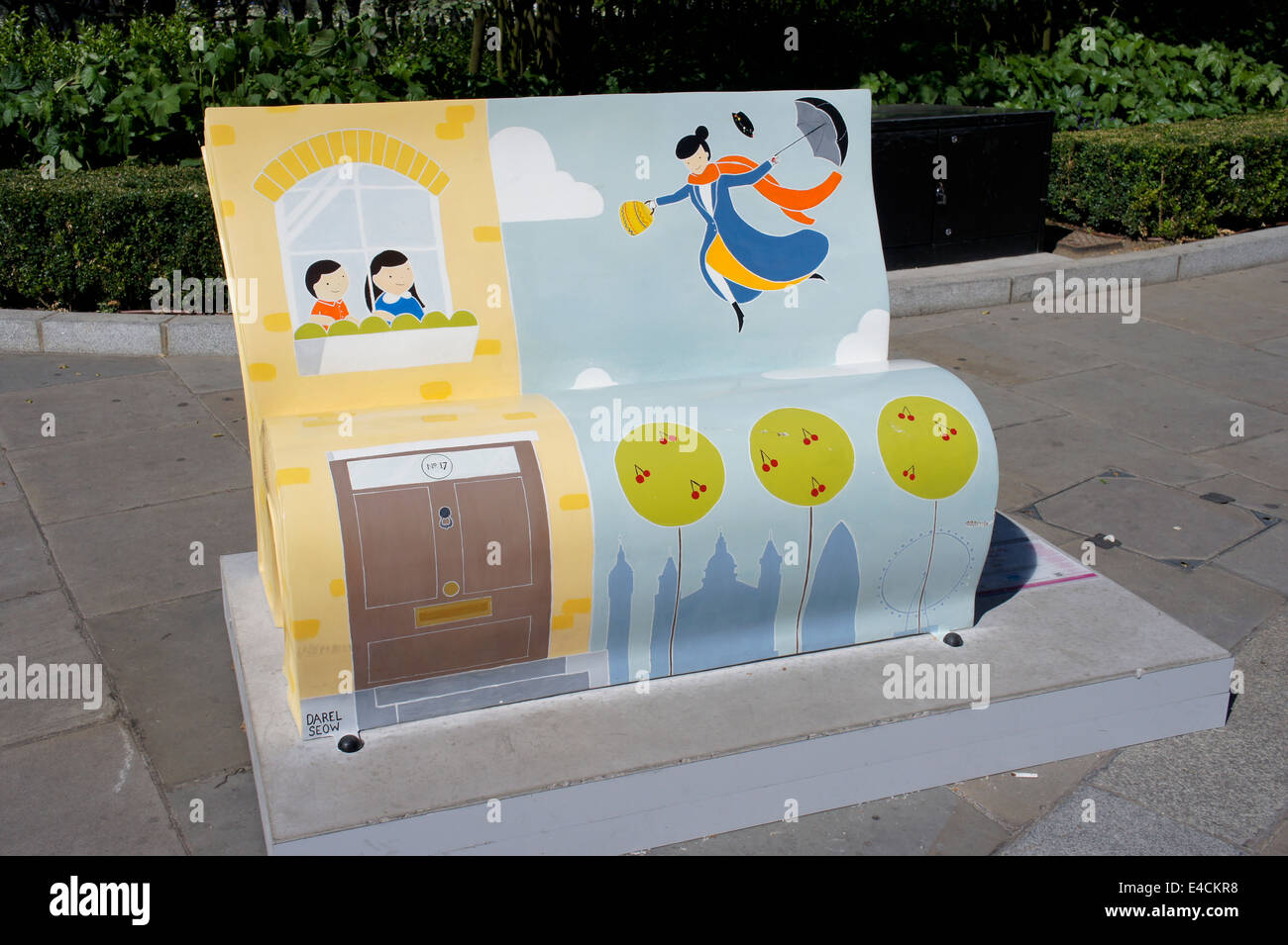 Book bench hi-res stock photography and images - Alamy