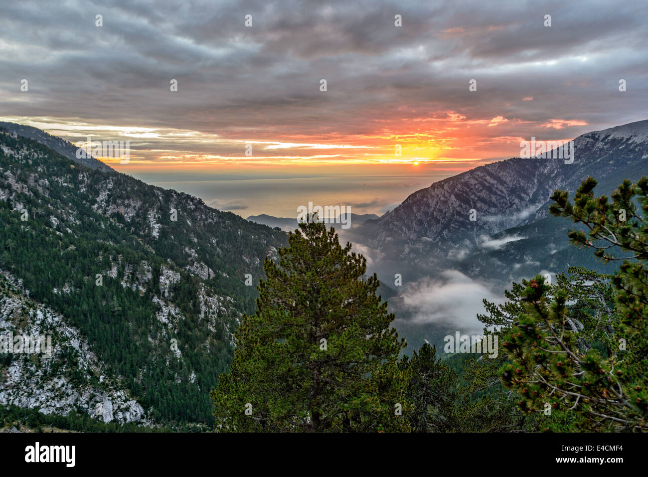 Sunrise landscape in Greece Olympus mountains ridge Stock Photo - Alamy