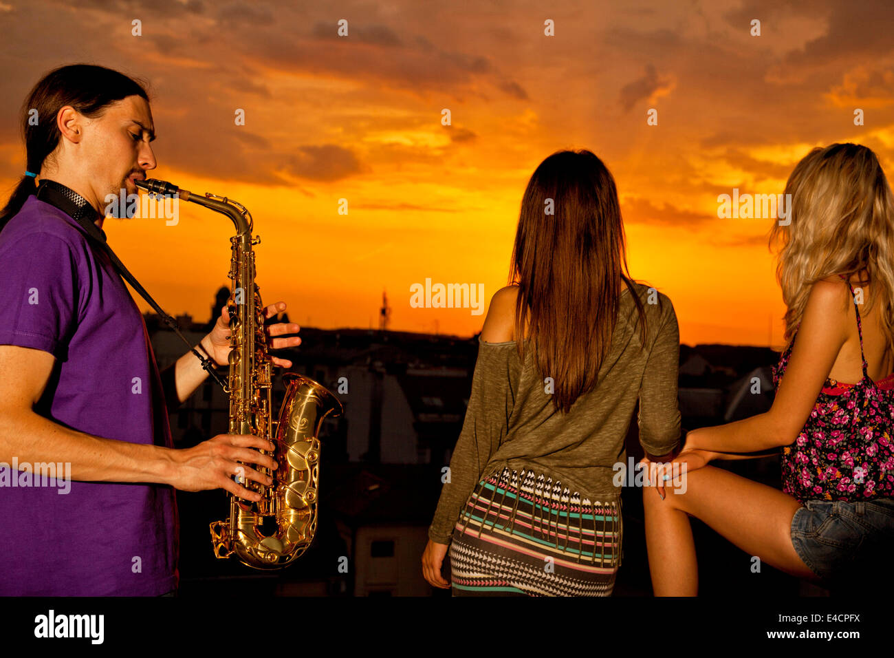 Saxophone woman back hi-res stock photography and images - Alamy