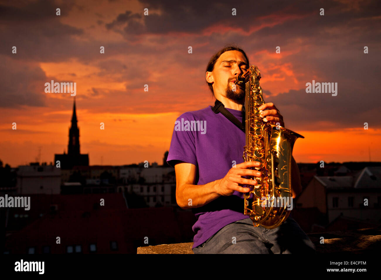Playing sunset hi-res stock photography and images - Alamy