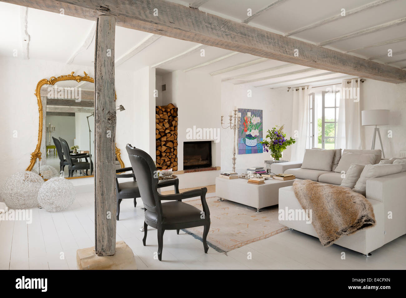 Louis xv furniture hi-res stock photography and images - Alamy