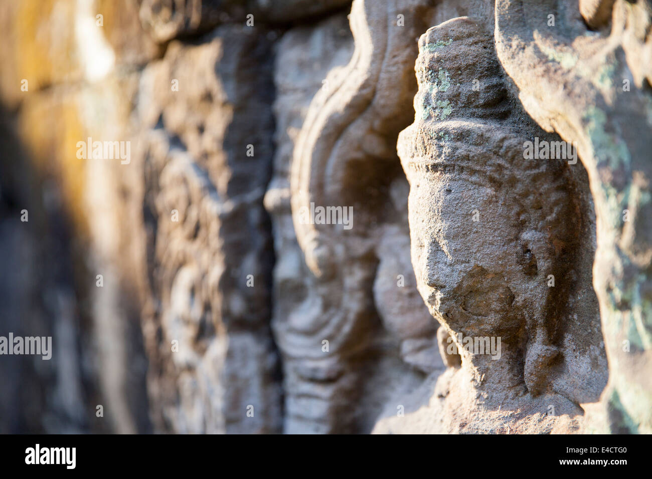 Carved apsara / Apsarasa (dancing goddess), Banteay Kdei Temple, Angkor ...