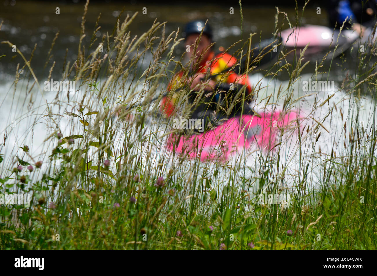 kayak shooting the rapids Stock Photo - Alamy
