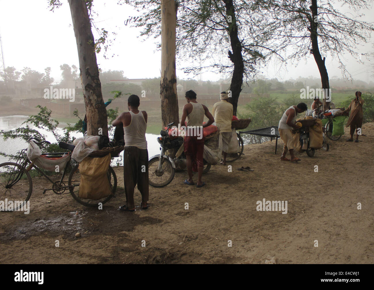Washing melon hi-res stock photography and images - Alamy