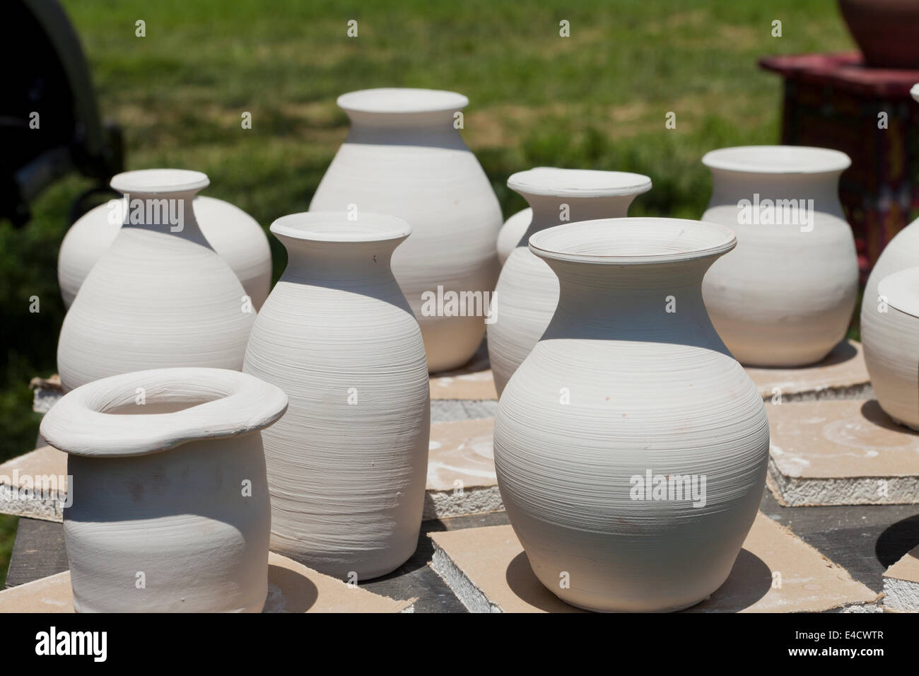 Unfired Chinese porcelain pottery Stock Photo - Alamy