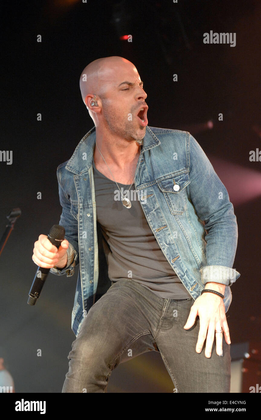 Raleigh, NC, USA. 8th July, 2014. Singer CHRIS DAUGHTRY of the rock ...