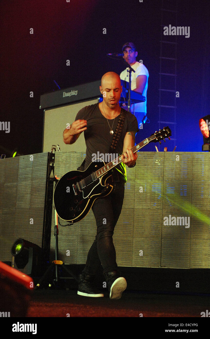 Raleigh, NC, USA. 8th July, 2014. Singer CHRIS DAUGHTRY of the rock ...