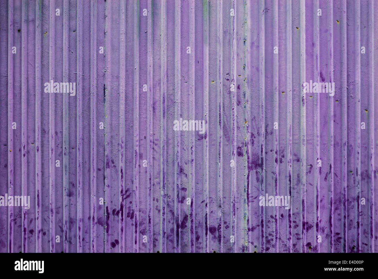 Purple sheet hi-res stock photography and images - Alamy