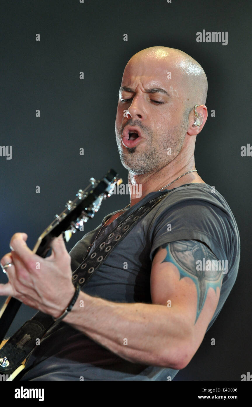 Raleigh, NC, USA. 8th July, 2014. Singer CHRIS DAUGHTRY of the rock ...
