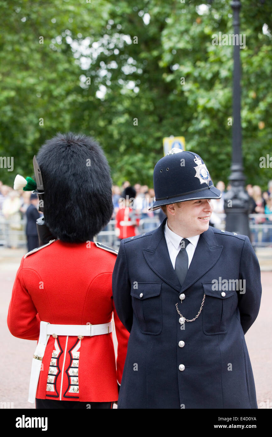 Police officer ceremonial uniform hi-res stock photography and images ...