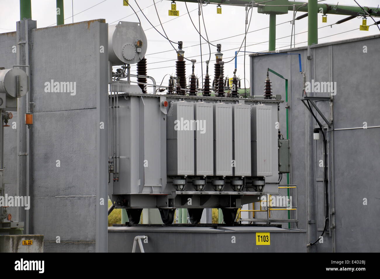 Distribution transformers hi-res stock photography and images - Alamy