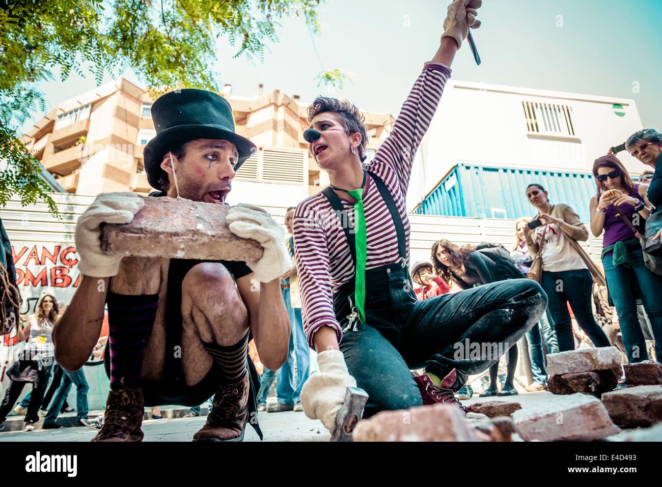 Barcelona, Spain. 31st May, 2014. Activists work the reconstruction of ...