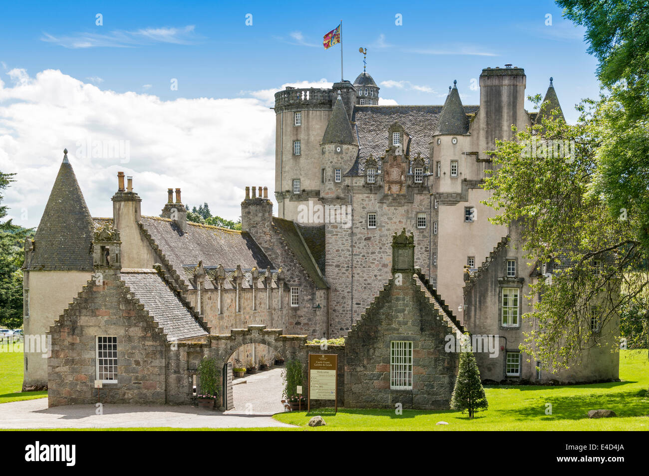 CASTLE FRASER ENTRANCE TO THE COURTYARD AND SHOP KEMNAY ABERDEENSHIRE ...