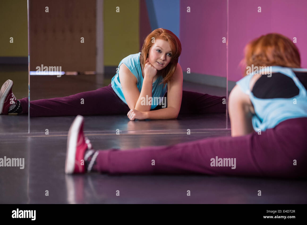 Pretty break dancer doing the splits looking in mirror Stock Photo - Alamy