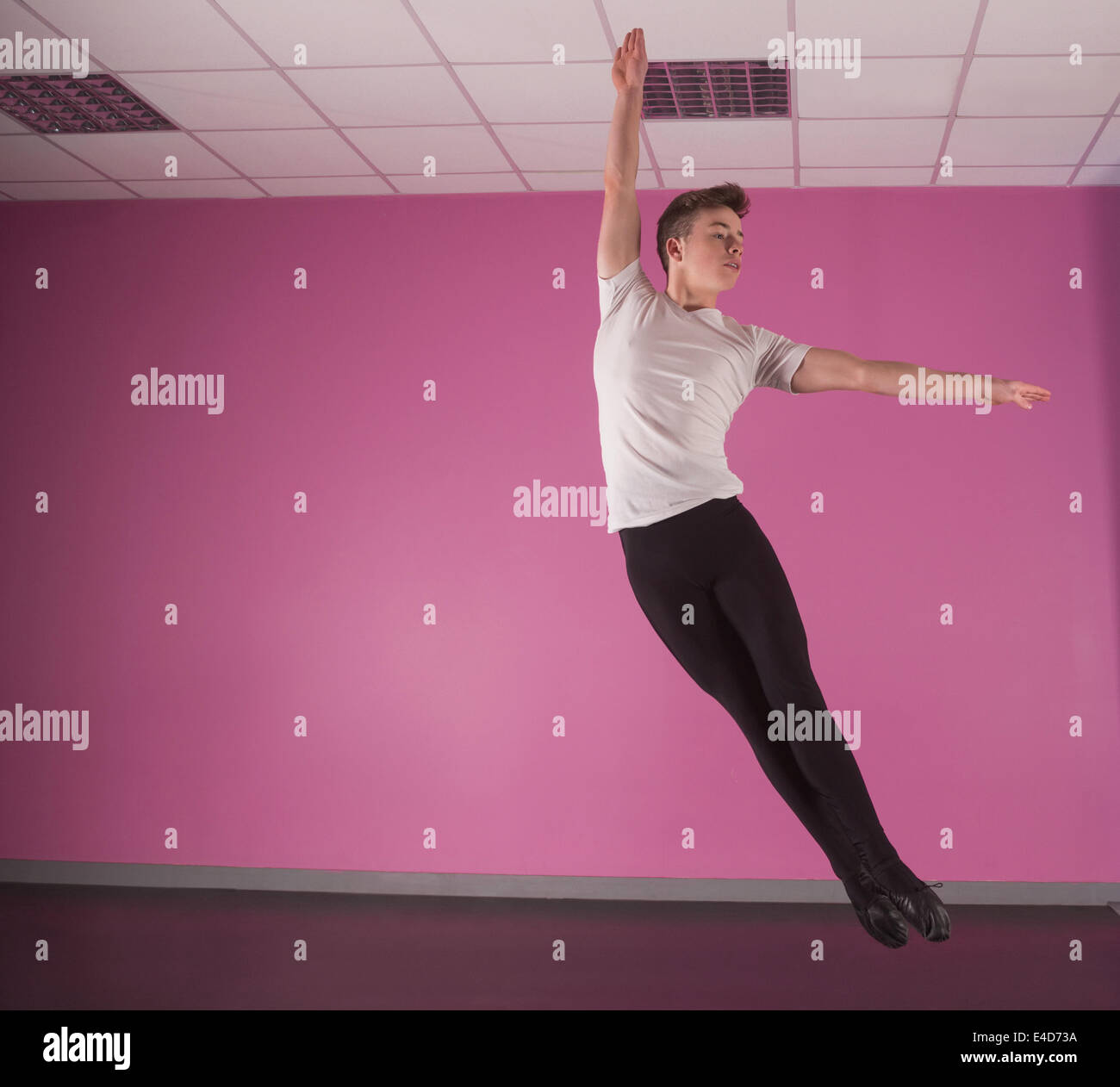 Male ballet dancer hi-res stock photography and images - Alamy