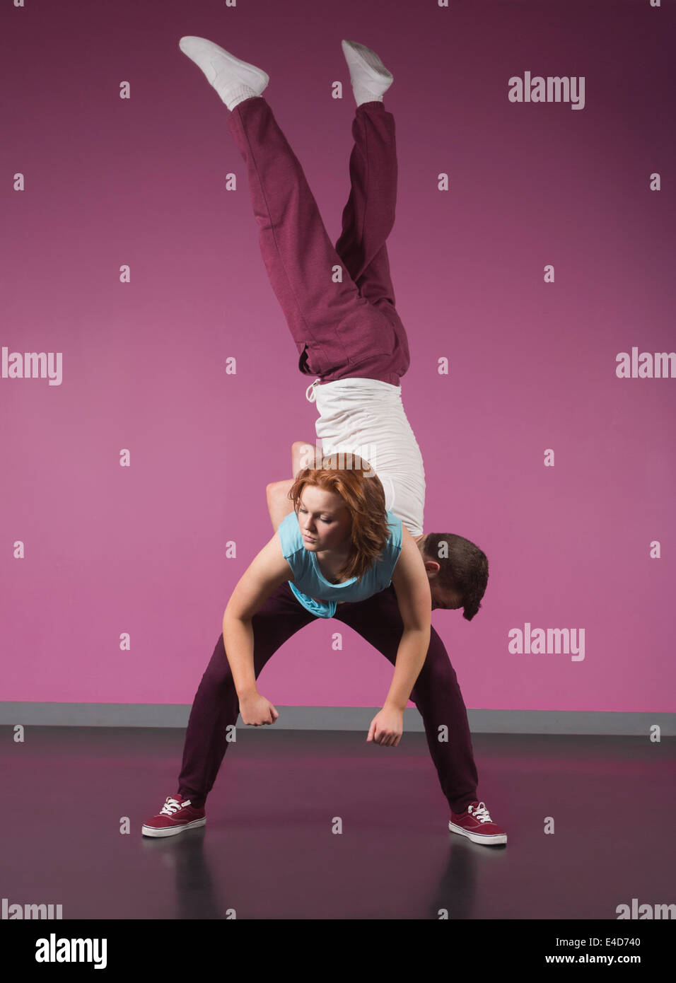Cool break dancing couple dancing together Stock Photo - Alamy